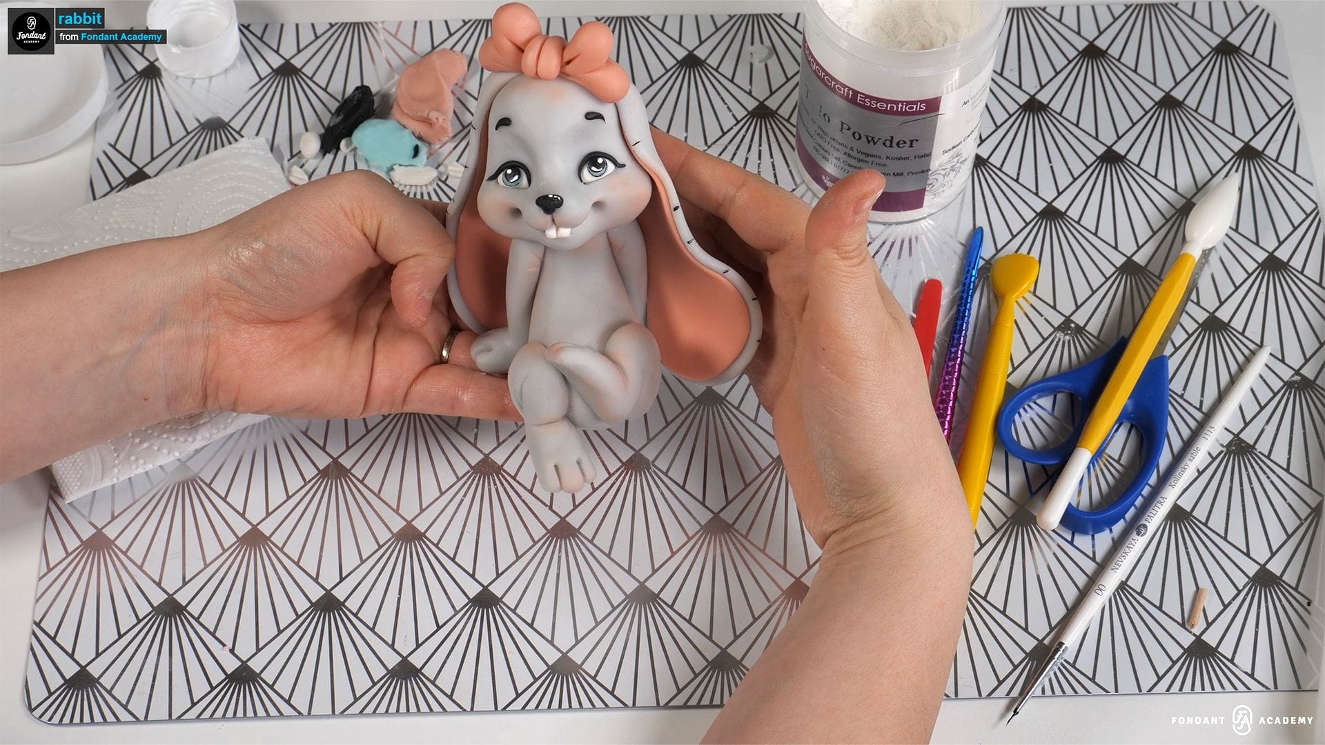 [VIDEO TUTORIAL] Rabbit With Big Ears - Fondant Cake Topper - Fondant ...