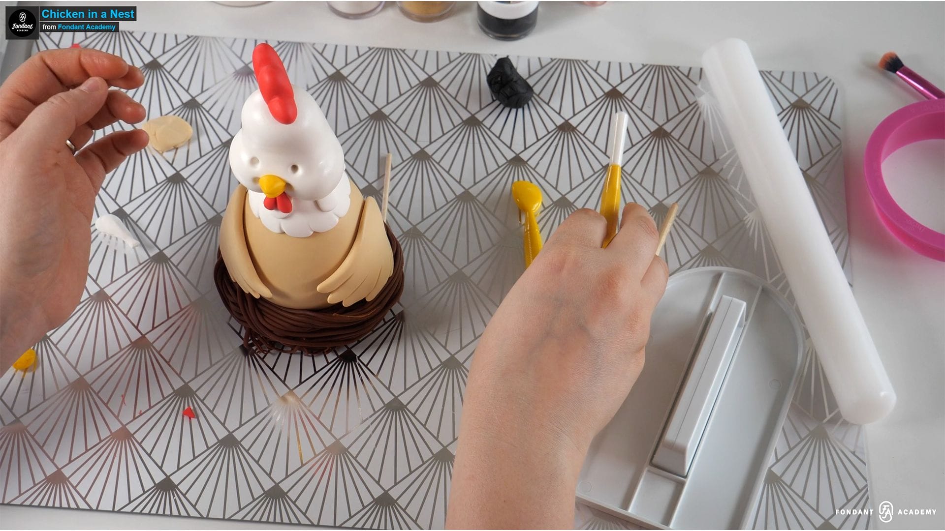 [VIDEO TUTORIAL] Chicken in a Nest - Fondant Cake Topper - Fondant Academy