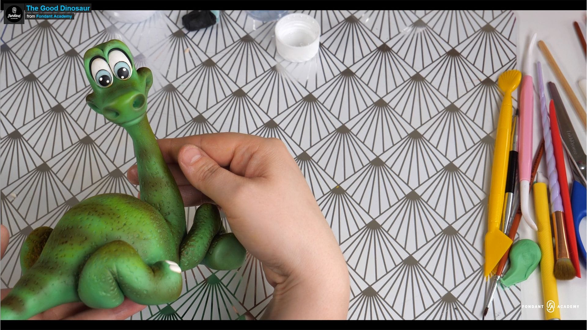 [VIDEO TUTORIAL] The Good Dinosaur - Fondant Cake Topper - Fondant Academy